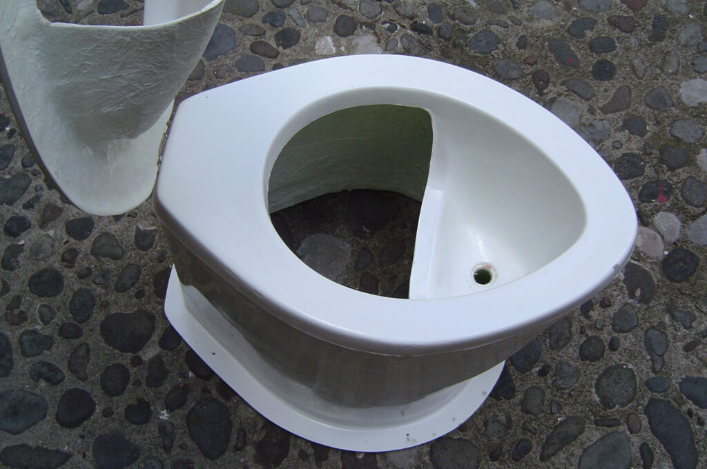 Ecological Dry Toilet - designlikeyougiveadamn.com