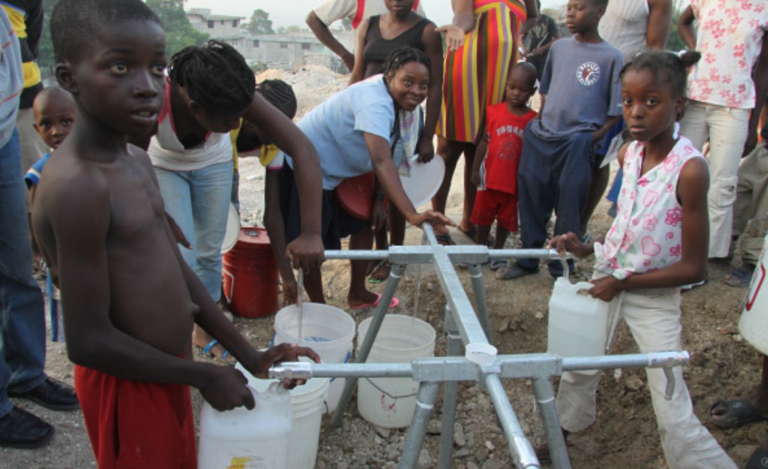 Emergency Water Bladder - designlikeyougiveadamn.com